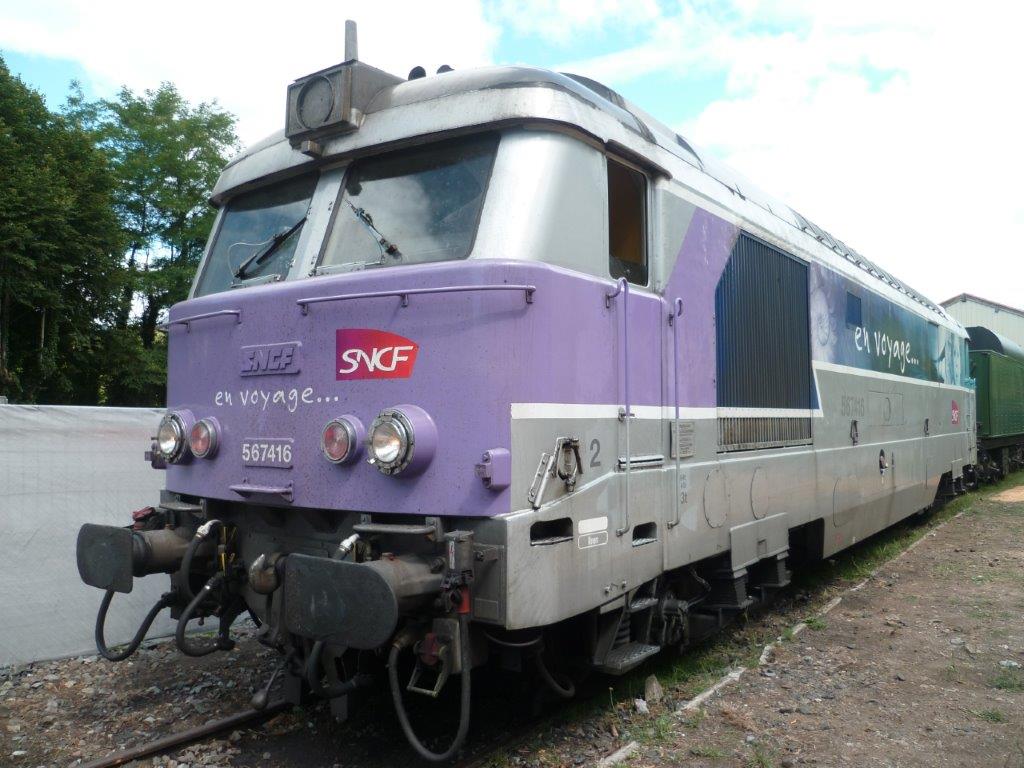 La locomotive diesel BB 67416 à la livrée « en voyage… est ...