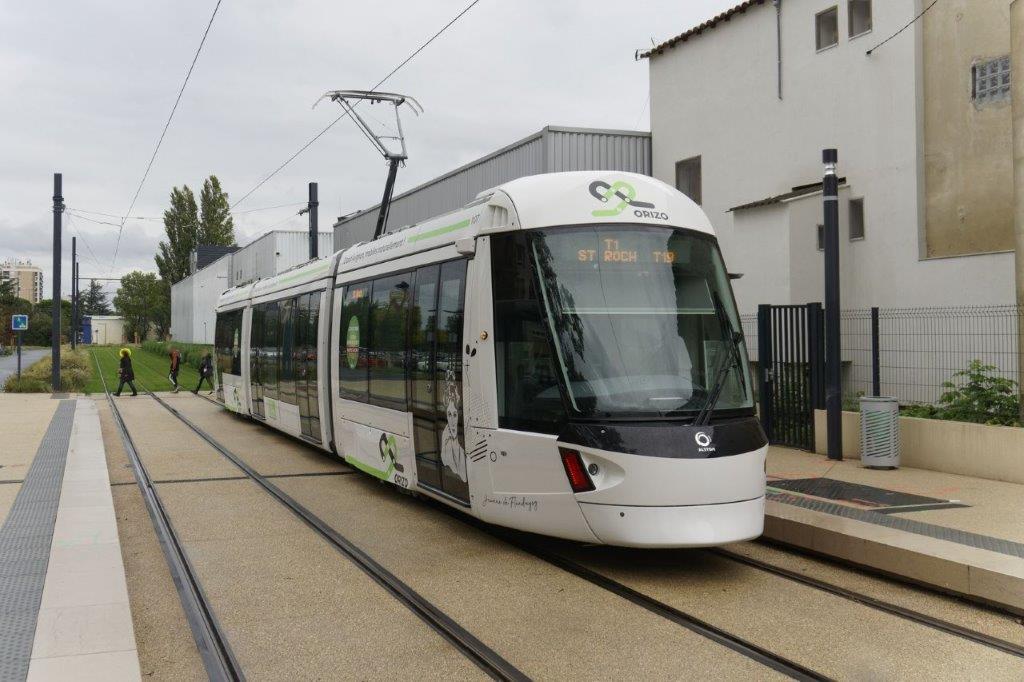 A Avignon, la rame 107 Citadis 205 Alstom est photographiée à la ...