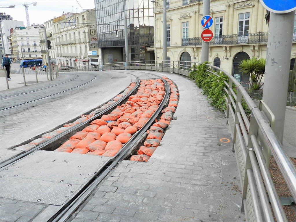 28 avril 2021 – A Montpellier, des travaux de maintenance de la voie ...