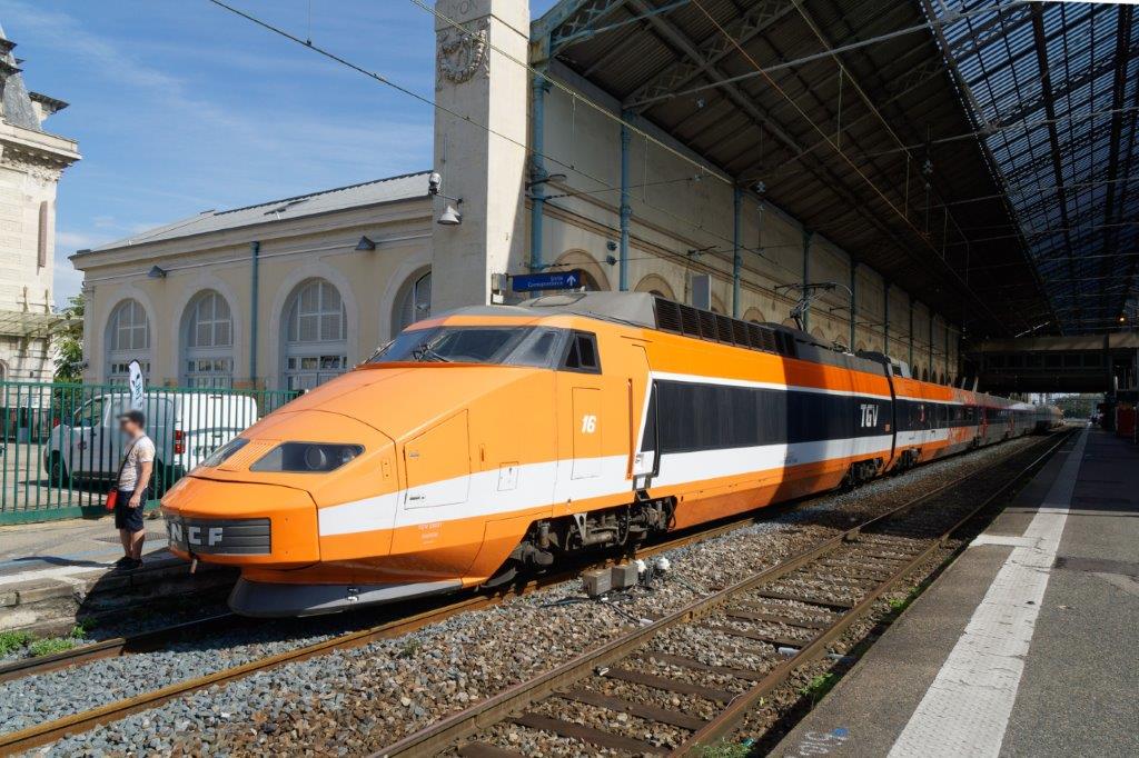 21 septembre 2023 – Rame TGV PSE 16 et locomotives électriques CC 6549 ...