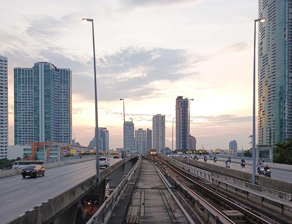 30 juin 2024 – A Bangkok (Thaïlande), sur la ligne de métro BTS ...