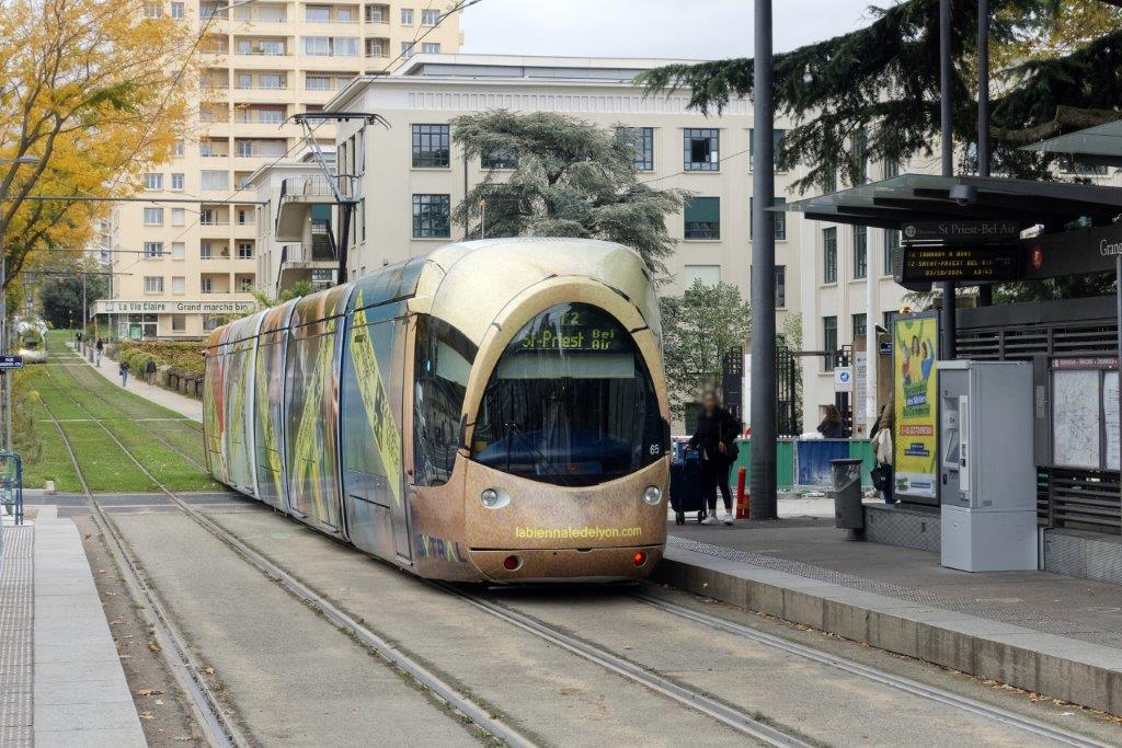 4 octobre 2024 – Sur le réseau de tramways TCL, la rame 865 Citadis 302 ...